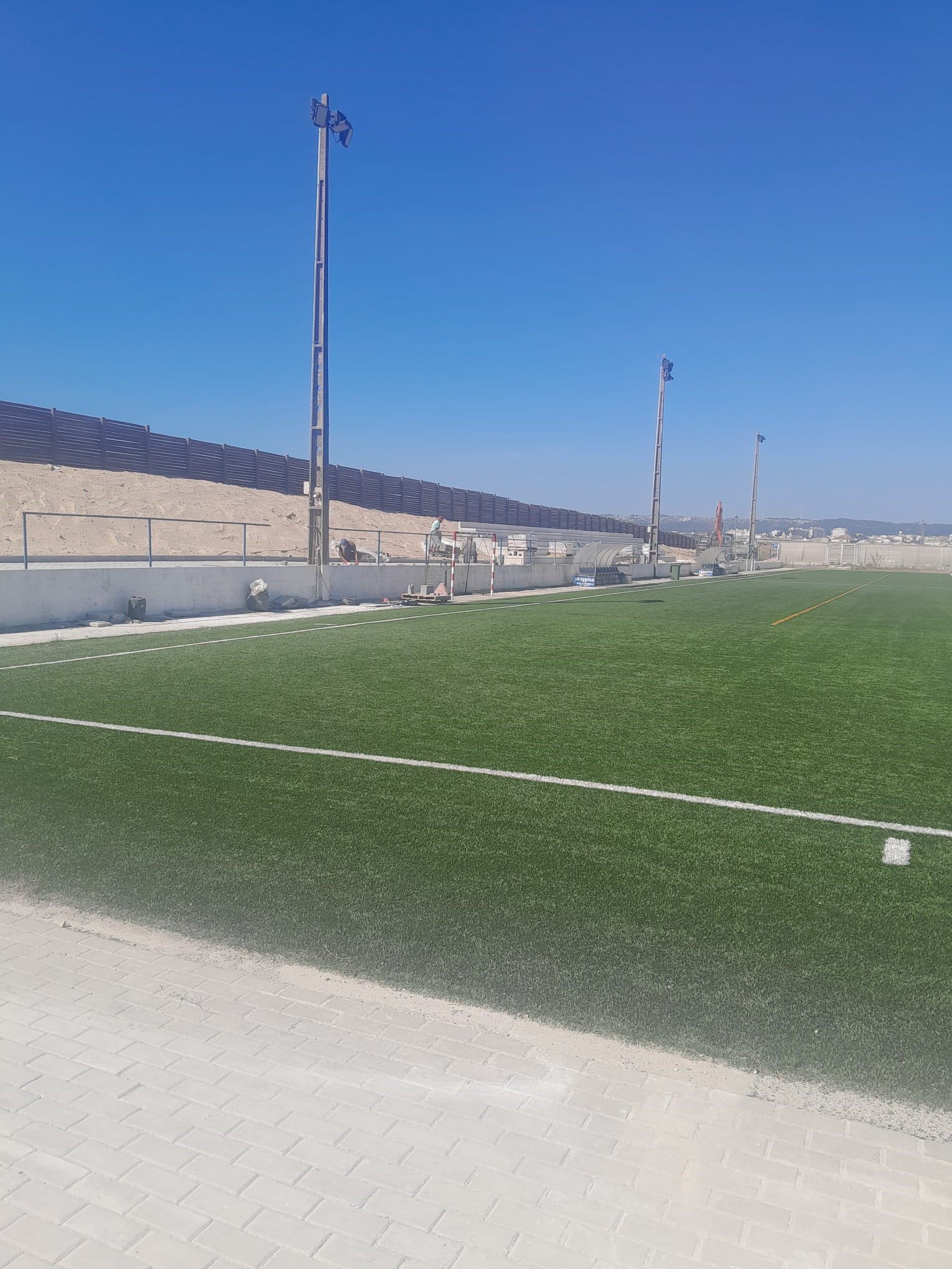 Bancada do campo de futebol do Cova Gala quase terminado | O Figueirense